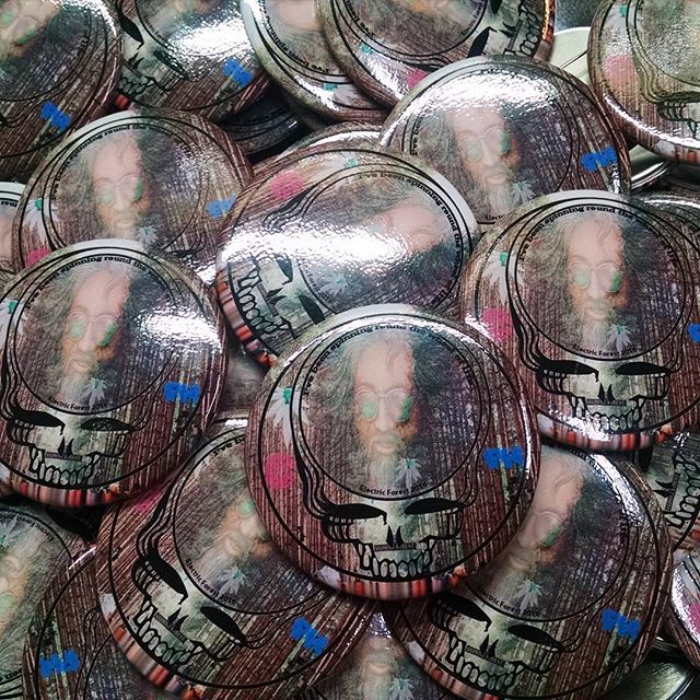 Buy 2.5 Inch Round Custom Buttons with Pinbacks | Justbuttons